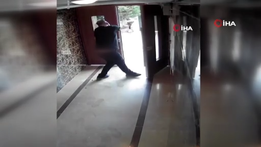 Halüsinasyon gören adam kendi kendine çatıştı! - Yeni Akit