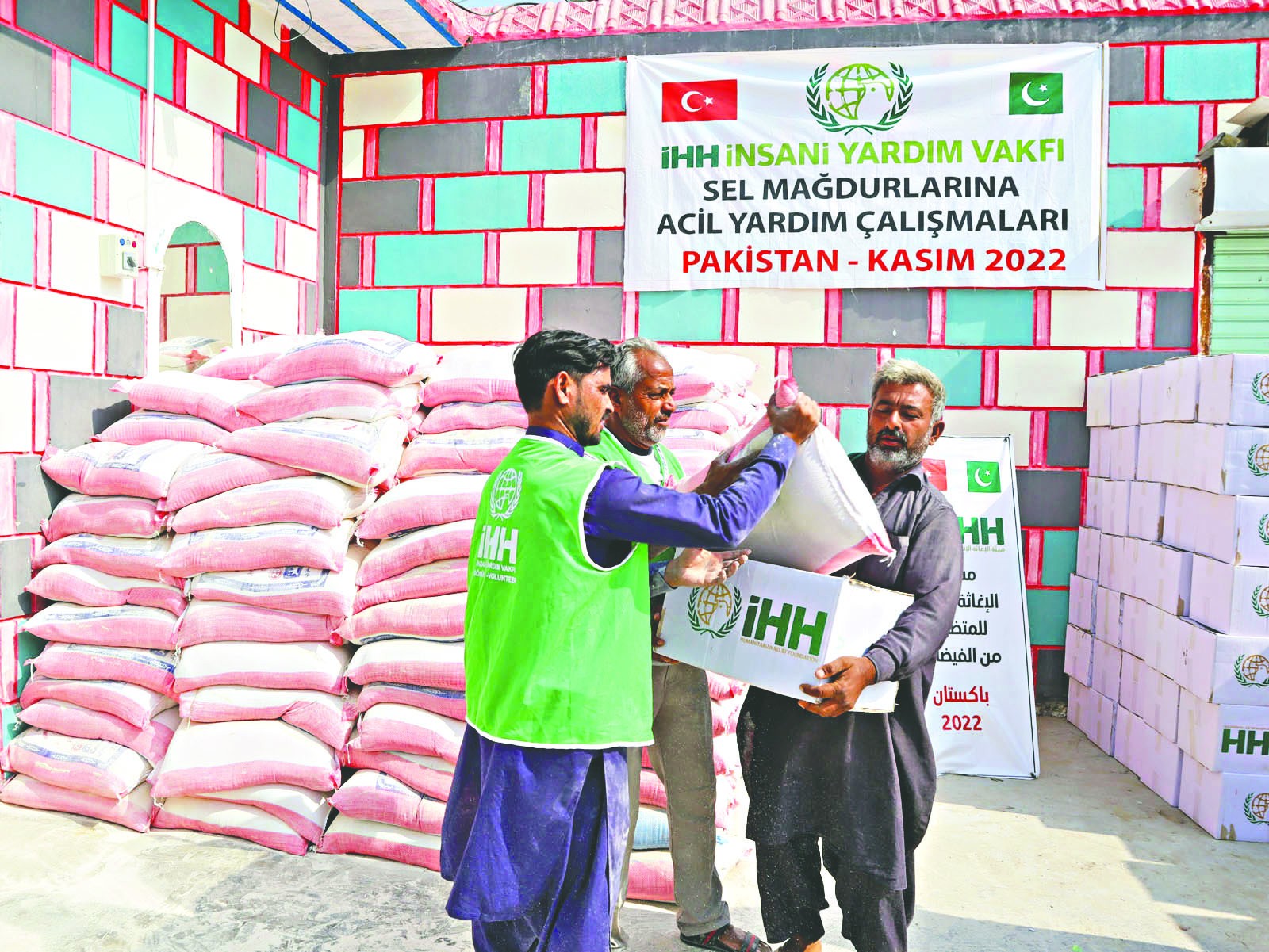 İHH, Pakistan’da yara sarıyor - Yeni Akit