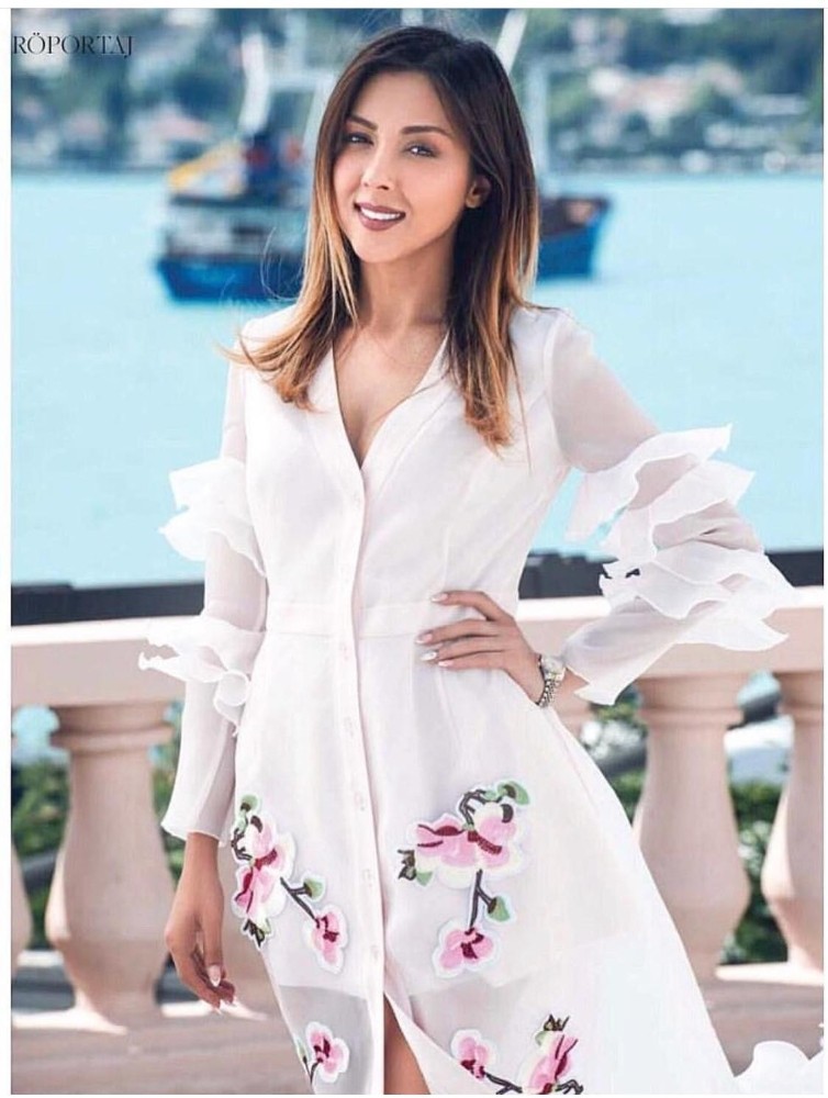 İranlı modacı Farnaz Salmani Ghabeshi, Nişantaş’ında yeni mağazasını ...