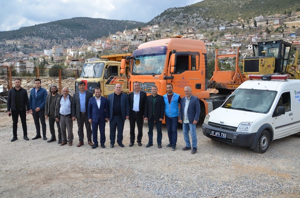 İstanbul Büyükşehir Belediyesi Akseki Belediyesi’ne 3 araç hibe etti ...