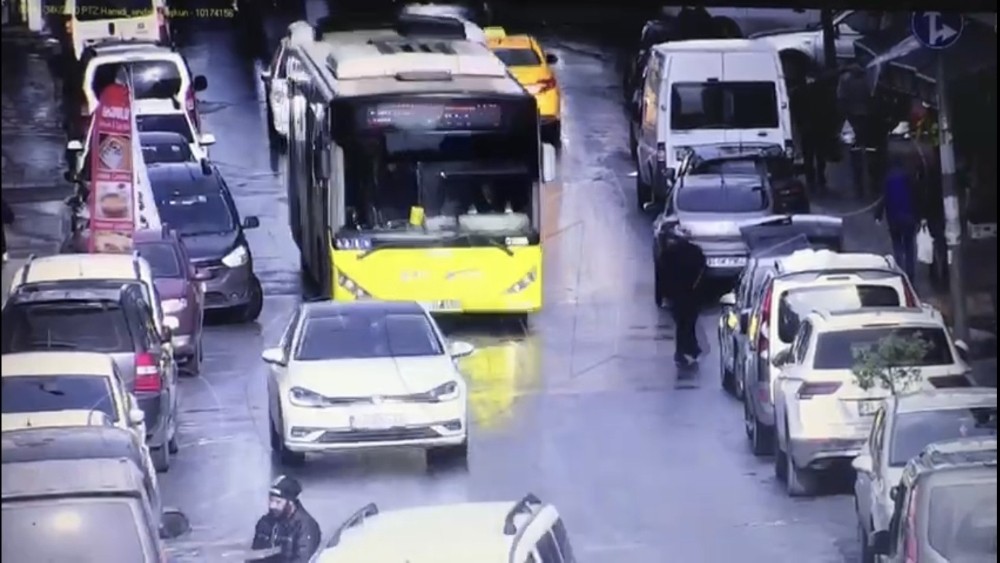 İstanbul’da otobüs şoförüne saldırıyla ilgili yeni görüntüler ortaya ...