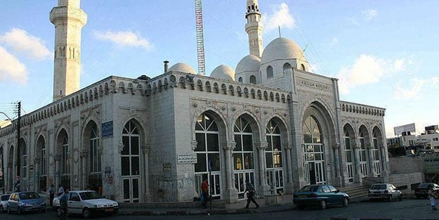 Katil İsrail cami bastı! Yaralılar var - Yeni Akit