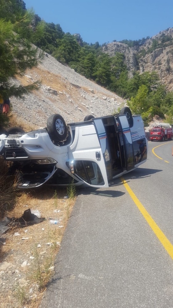 Marmaris’te yolcu minibüsü kaza yaptı; 11 yaralı - Yeni Akit