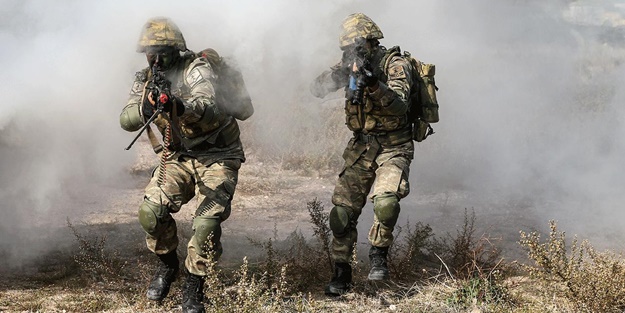 Mehmetçik tepelerine bindi... Kaçacak delik arıyorlar - Yeni Akit