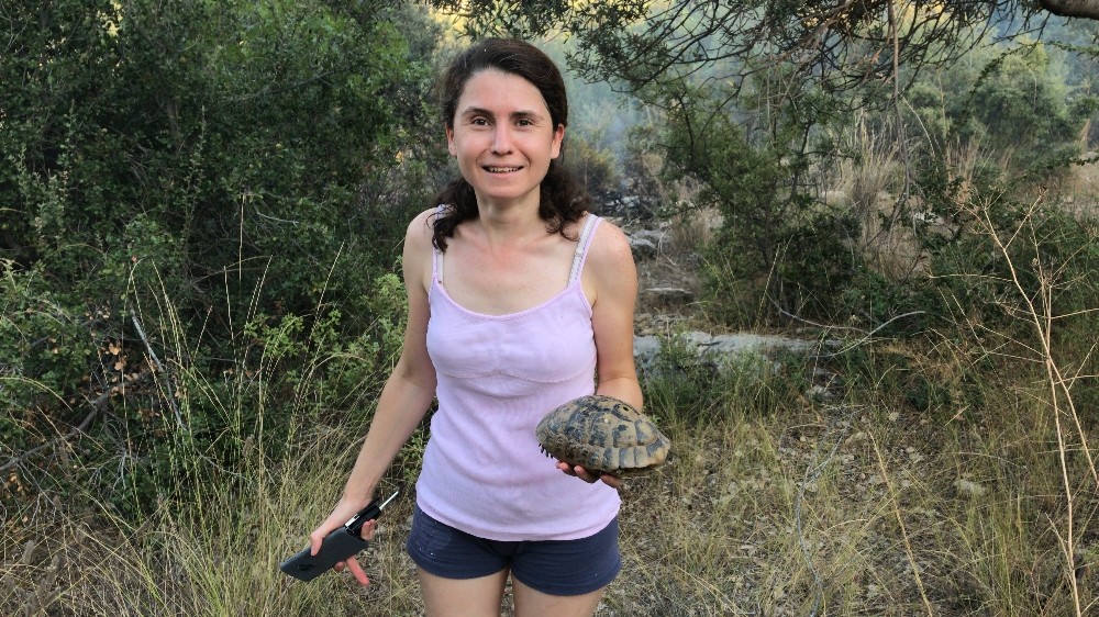 Mersinli Fulya Yetiş, önce itfaiyeyi seferber etti sonra da ...