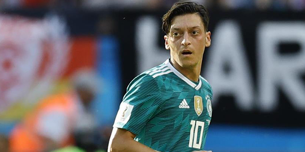 Mesut Özil'e korkaklık suçlaması - Yeni Akit