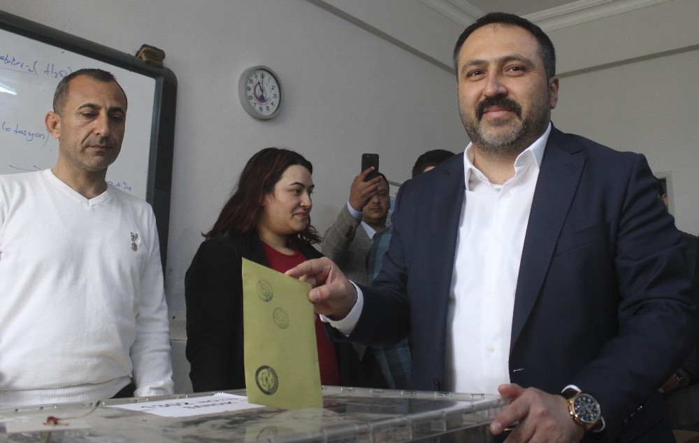 Mustafa Aksoy oyunu kullandı - Yeni Akit