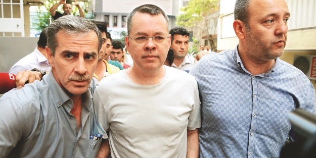 Rahip Brunson'un evinin önünde yoğun önlem! - Yeni Akit