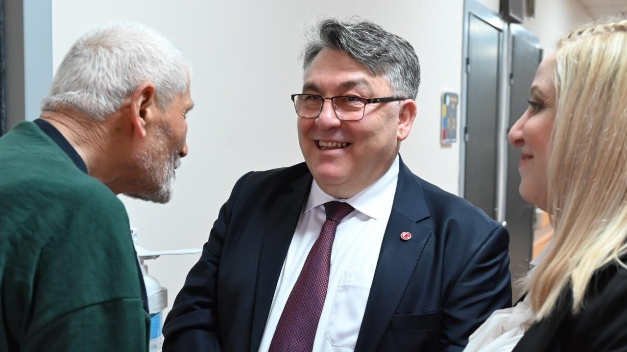 Rektör Özölçer’den BEUN Hastanesi’ne bayram ziyareti - Yeni Akit