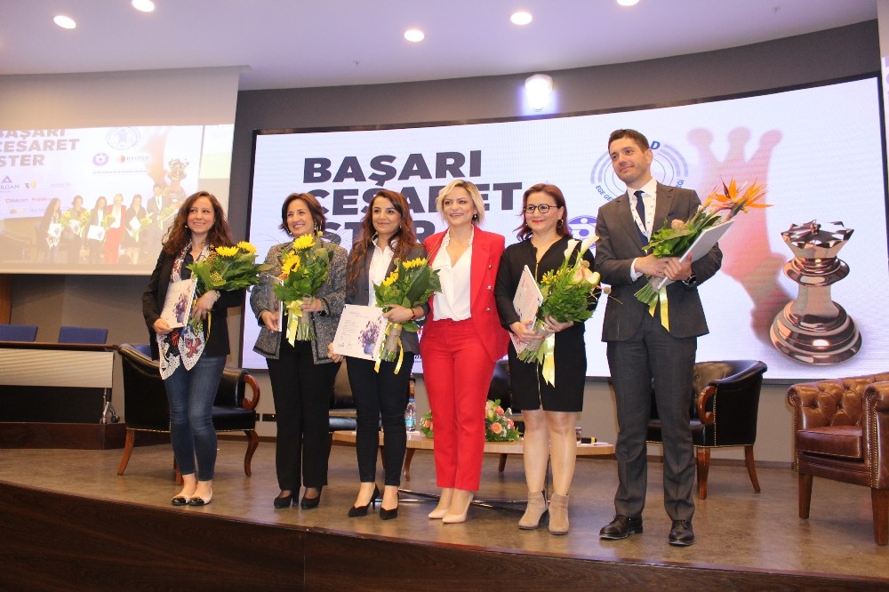 Rol model kadınlar ‘Kadın Zirvesi’nde konuştu - Yeni Akit