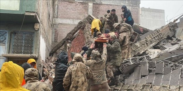 Sadakataşı Derneği de deprem bölgesinde! Türkiye seferber oldu ...