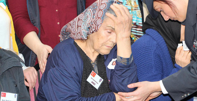 Şehit Cemil Koç'un annesi Saniye Koç hastanede hayatını kaybetti - Yeni ...