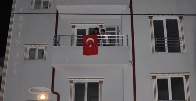 Şehit Çetin'in Sivas'taki baba evine ateş düştü - Yeni Akit