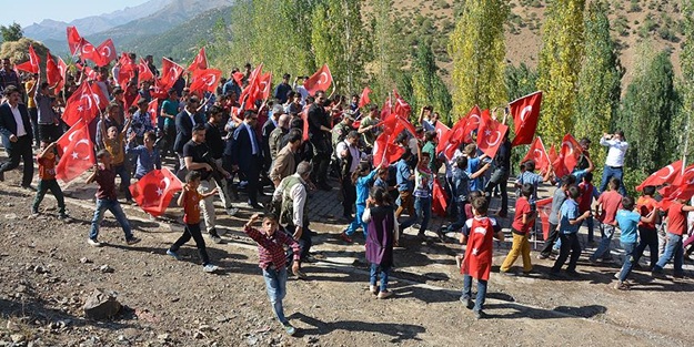 Şemdinli'de PKK'ya tepki! - Yeni Akit