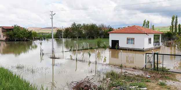 Sulama kanalı patladı, evler sular altında kaldı - Yeni Akit