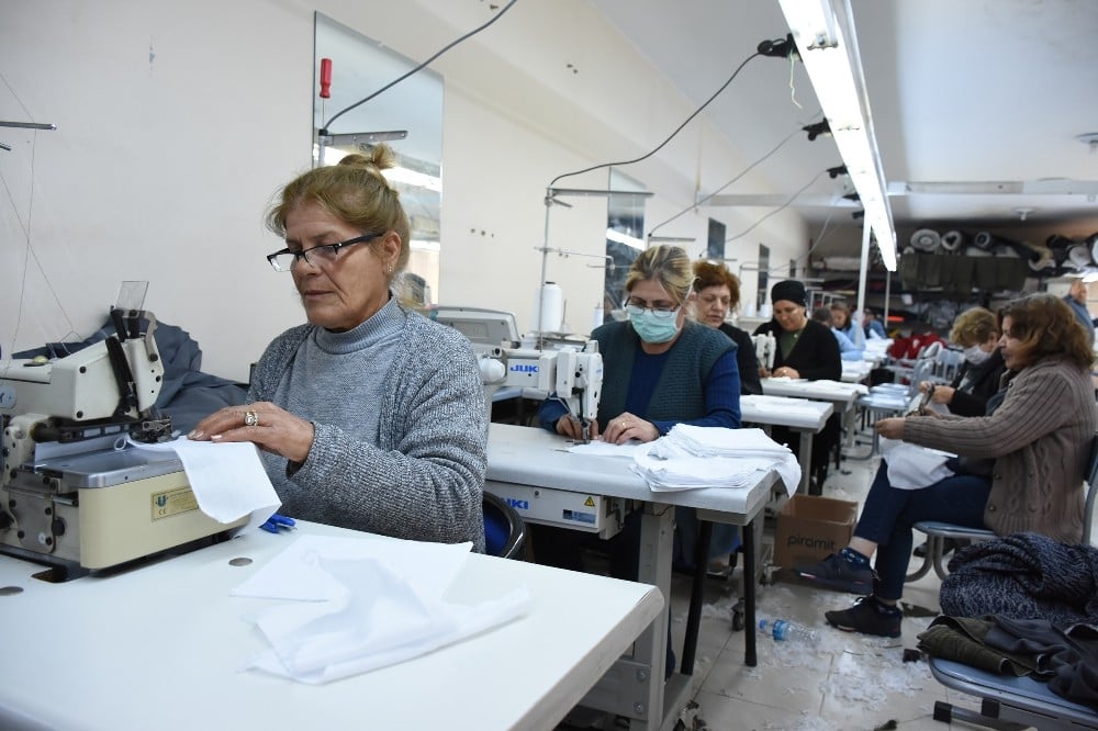 Tarsus Belediyesi maske üretimi için harekete geçti - Yeni Akit
