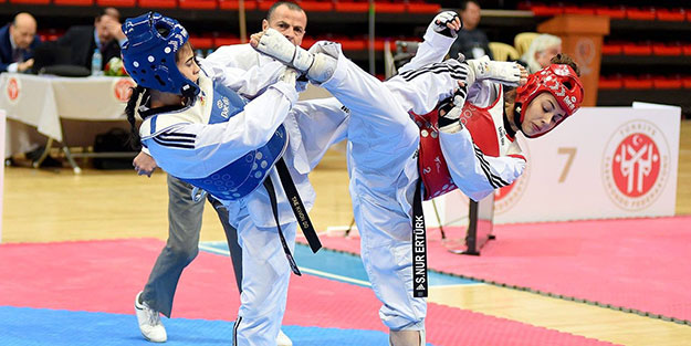 Tekvando tutkusunu 3 kızına da bağladı - Yeni Akit