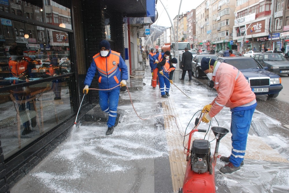Tokat caddelerinde korona virüs temizliği - Yeni Akit