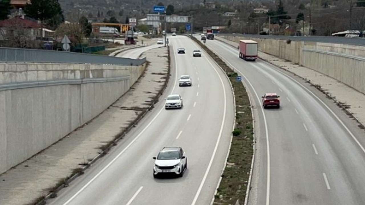 Tosya D-100 karayolunda bayram yoğunluğu başladı - Yeni Akit