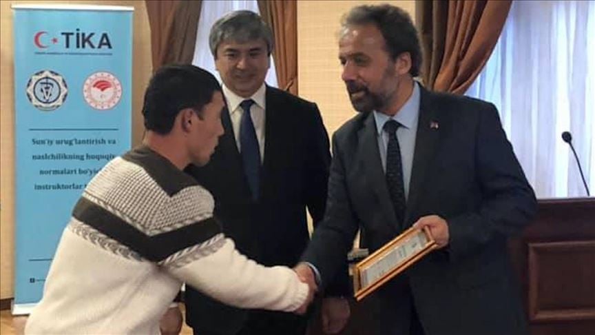 Türk uzmanlar Özbek veterinerlere 'suni tohumlama' eğitimi verdi - Yeni ...