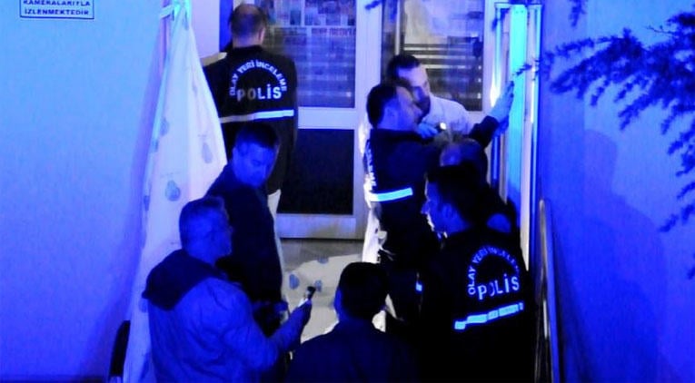 Vahşet! Yaşlı kadın 25 yerinden bıçaklandı - Yeni Akit