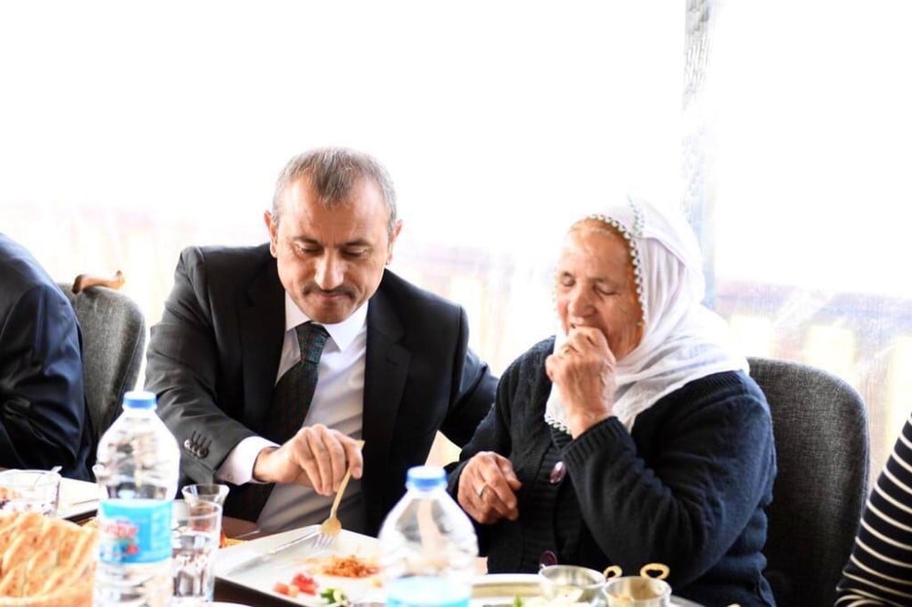 Vali Sonel, şehit aileleri ve gazilerle bir araya geldi - Yeni Akit