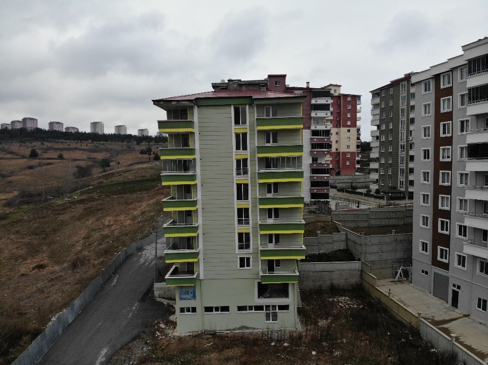 Zemini kayan binanın yıkımı için mahkeme kararı bekleniyor - Yeni Akit