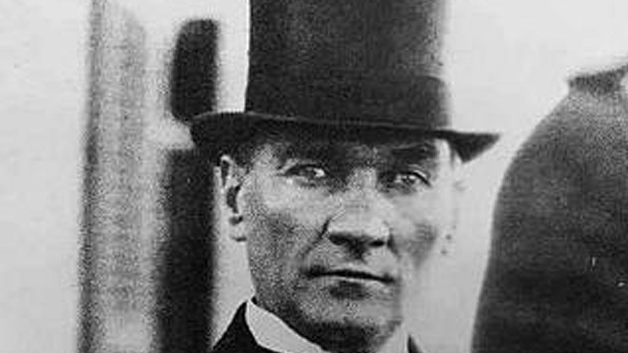 Fes takmak suç oldu! Kemalizmin şapka zulmü hala yürürlükte - Yeni Akit