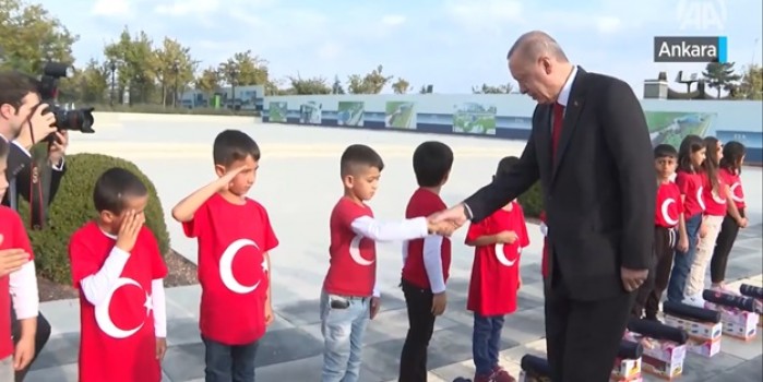 Öğrenciler Erdoğan'ı asker selamı ile karşıladı - Yeni Akit