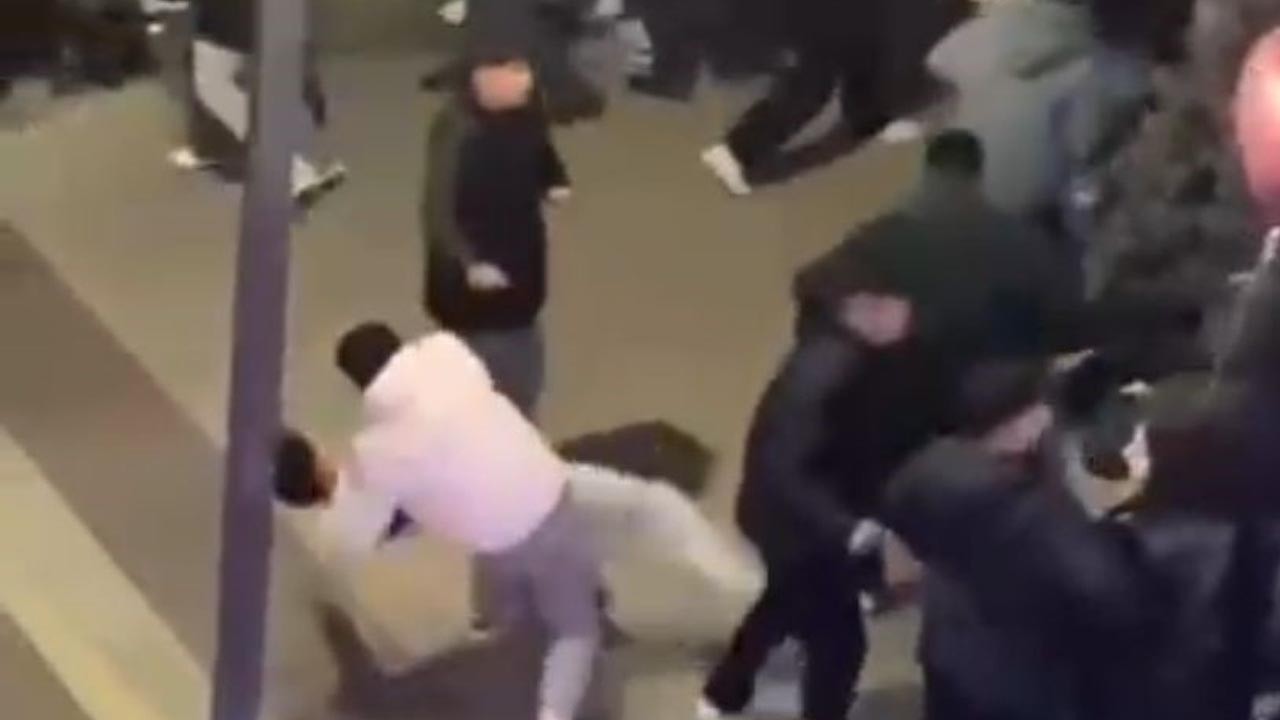 Yeni yıla kavga ederek girdiler! O anlar kemada - Yeni Akit